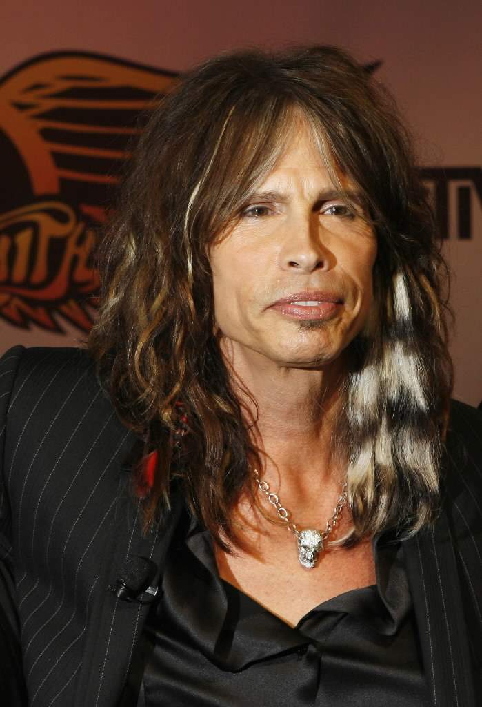 Steven Tyler airlifted to hospital after stage fall | Globalnews.ca