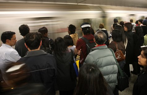 Riders find TTC too crowded, poll finds | Globalnews.ca