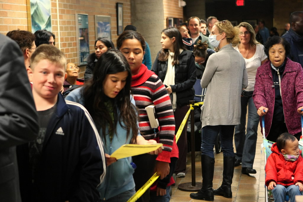 Ontario expands immunization program to include cops, firefighters ...