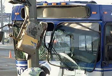 Bus driver hospitalized after Friday morning crash | Globalnews.ca