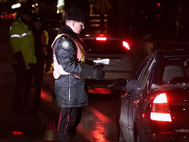MADD members raise awareness of drunk driving at checkstops | Globalnews.ca