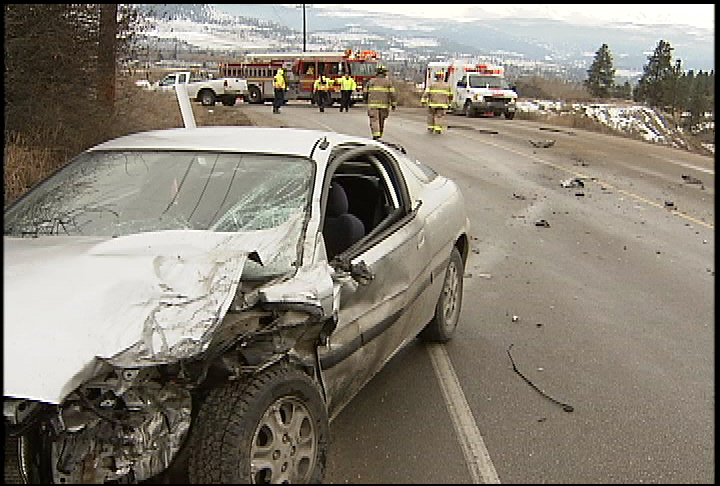 Cell phone distraction leads to head-on crash | Globalnews.ca