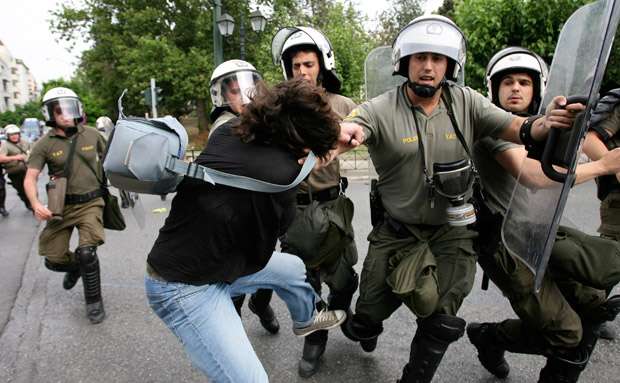Greek protesters attempt to blockade parliament | Globalnews.ca