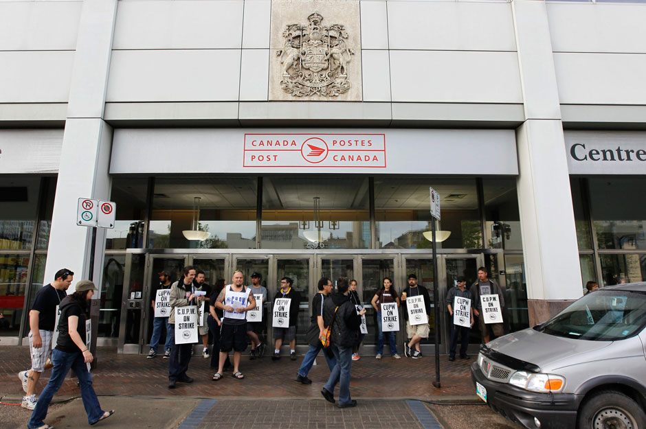 Canada Post union considers nationwide walkout | Globalnews.ca