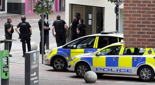 Man with bomb arrested after standoff at British bank | Globalnews.ca