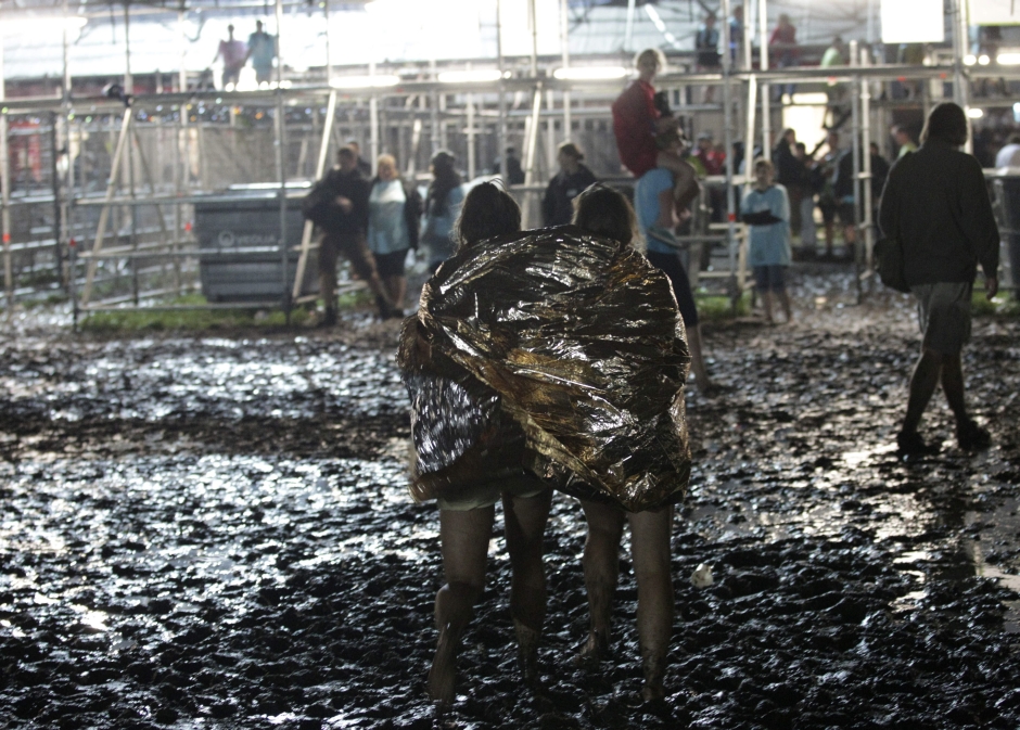 Belgium stage collapse | Globalnews.ca