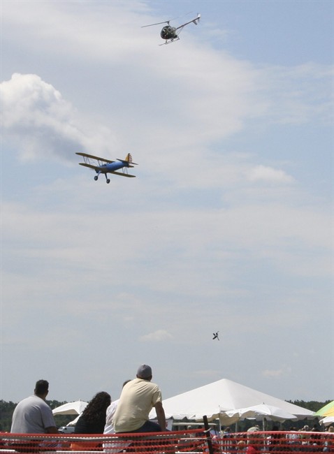 US authorities investigating death of wing walker who fell 200 feet at ...