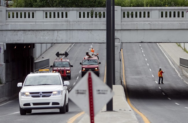 Man injured by falling rock; bizarre incident raises more Montreal road ...