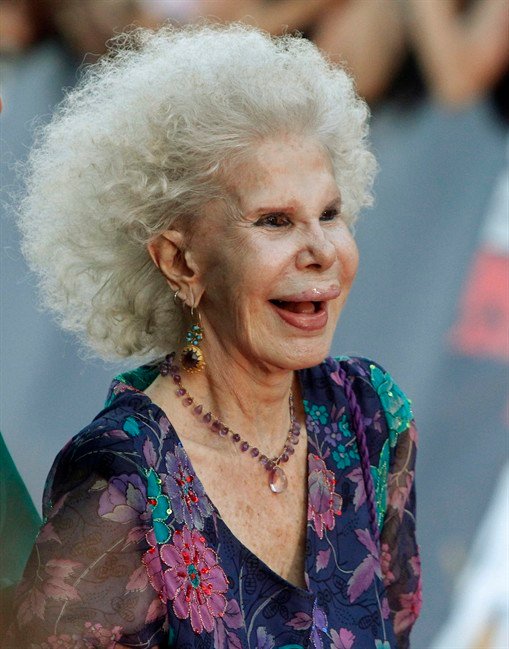 Spanish duchess signs away chunks of fortune to marry at 85 | Globalnews.ca
