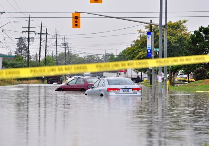 Heavy rain causes flooding in Vaughan | Globalnews.ca