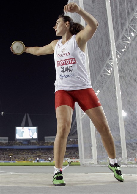 Li Yanfeng of China wins discus at world championships, beating German ...