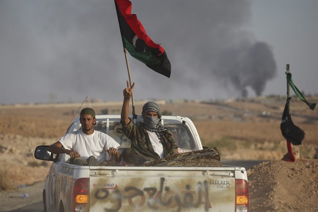Gadhafi troops hold off Libyan fighters’ advance on stronghold town ...