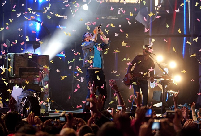 Coldplay previews new material with free, rain-soaked show at MuchMusic ...