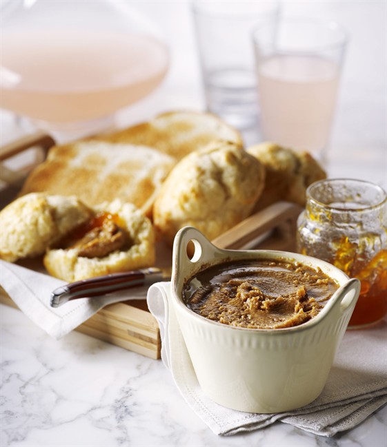 Snack healthily on homemade nutritious roasted walnut butter ...