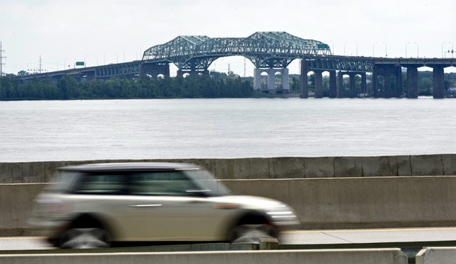 New Champlain Bridge gets a light rail line… but who will pay ...