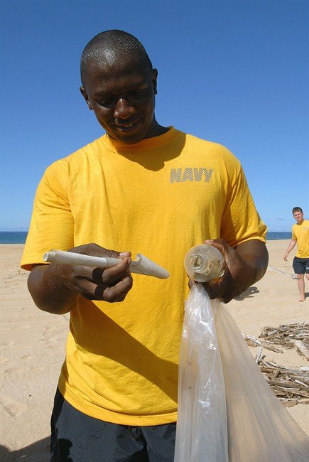 Hawaii sailor finds message in bottle that Japanese girl tossed in ...