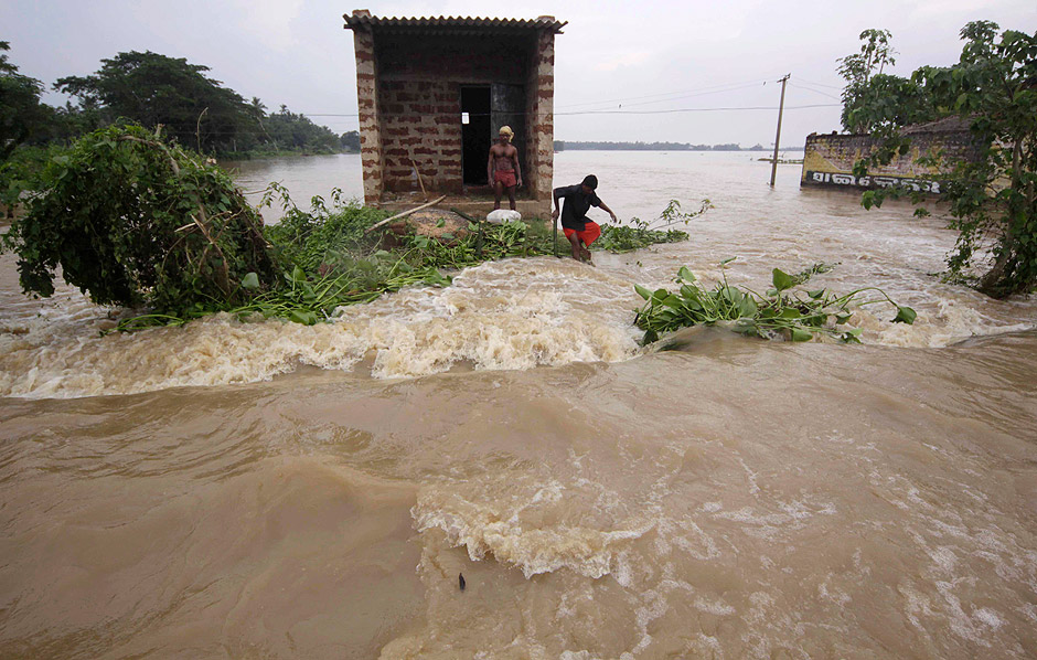 16 dead, nearly 100,000 homeless as monsoon flooding hits India ...