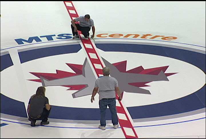 Jets logo takes centre ice at the MTS Centre | Globalnews.ca