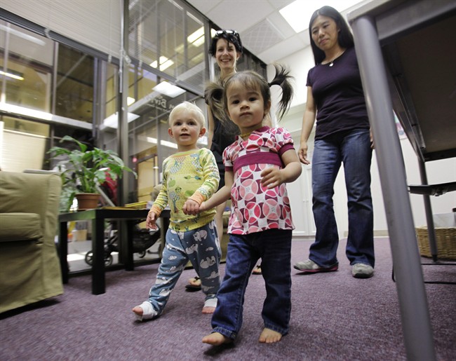 Some parents try going diaper-free with babies with ‘elimination ...