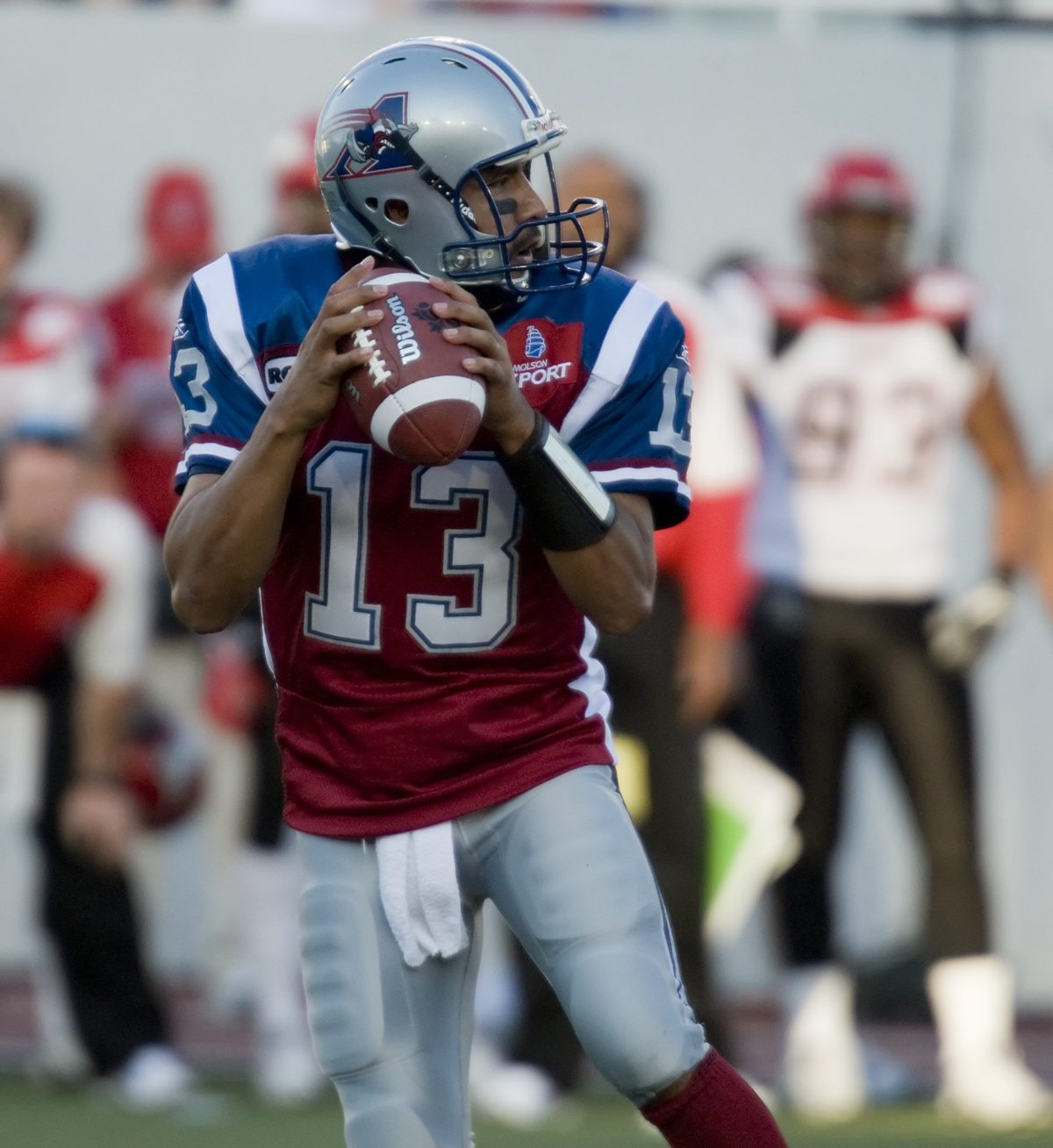 Cavillo breaks professional football passing record | Globalnews.ca