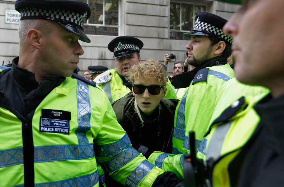 Students protest in London | Globalnews.ca