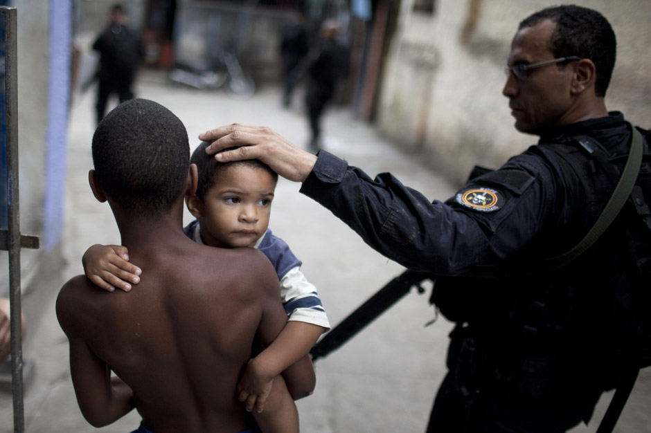 Police take over Rio favela | Globalnews.ca