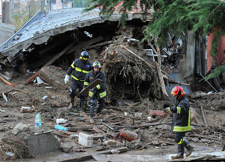 Italy mudslides | Globalnews.ca