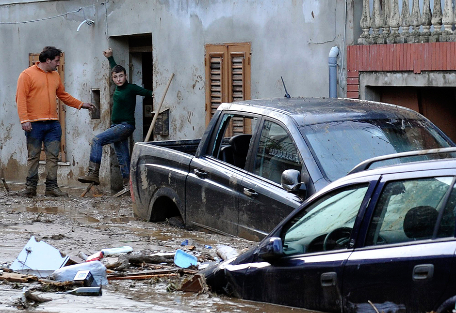 Italy mudslides | Globalnews.ca