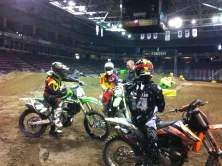 Thrill seekers flock to Penticton for arena-cross | Globalnews.ca