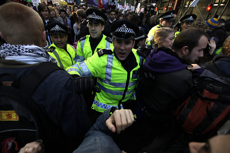 Students protest in London | Globalnews.ca