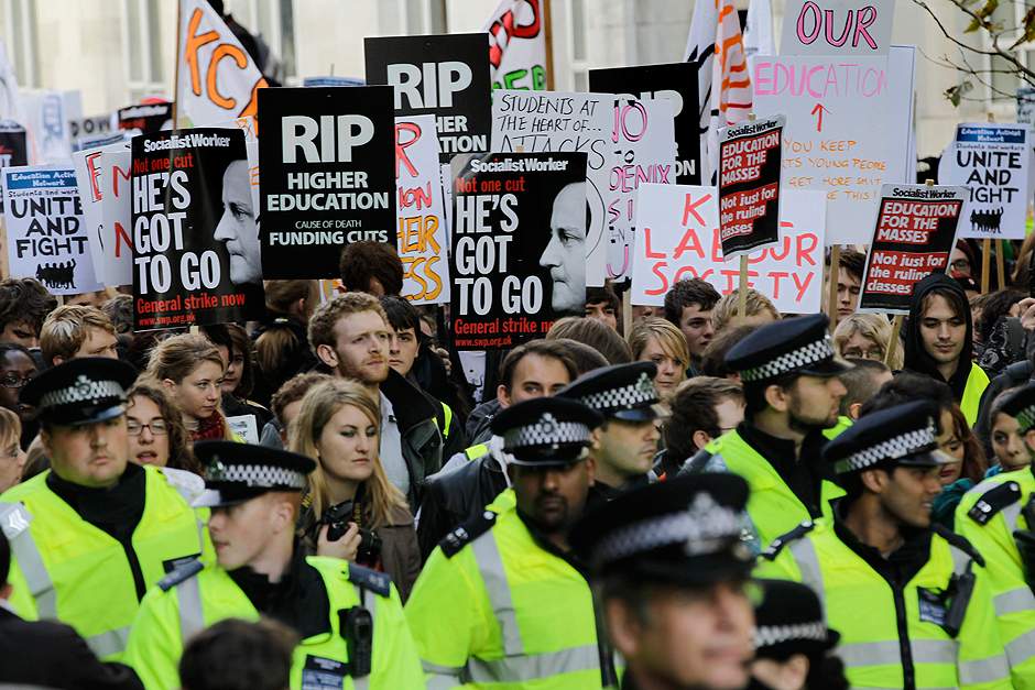 Students protest in London | Globalnews.ca