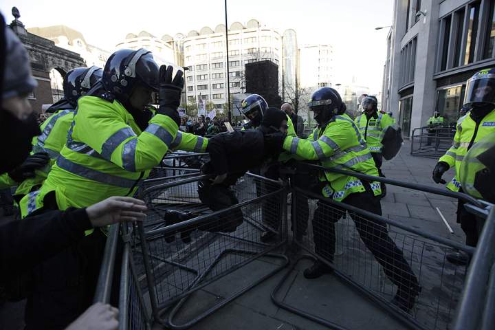 Students protest in London | Globalnews.ca