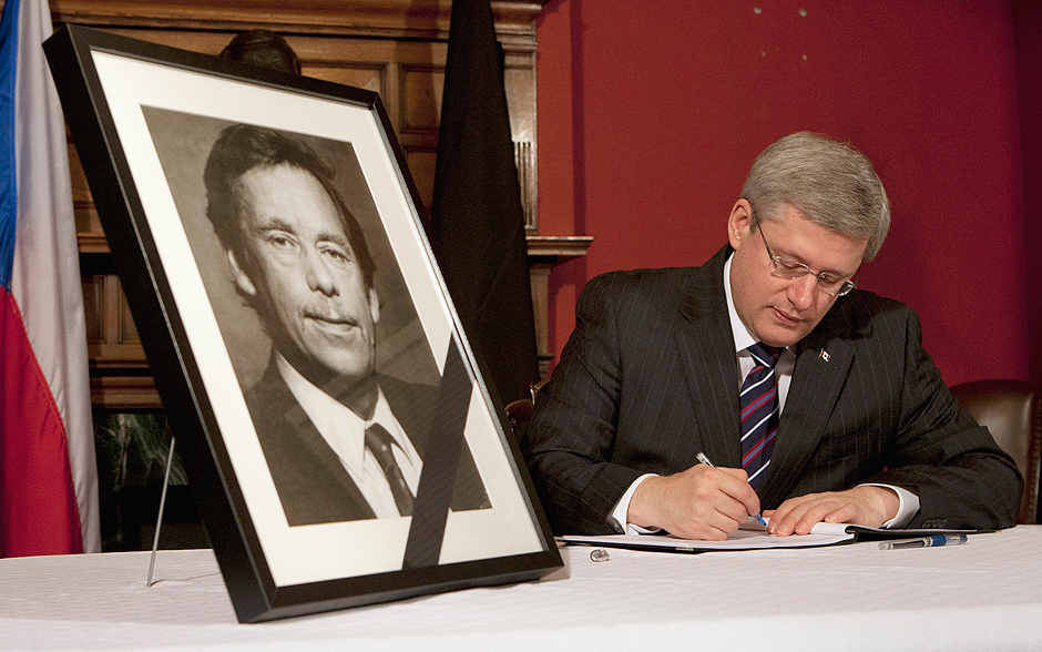 Thousands pay tribute to Vaclav Havel | Globalnews.ca