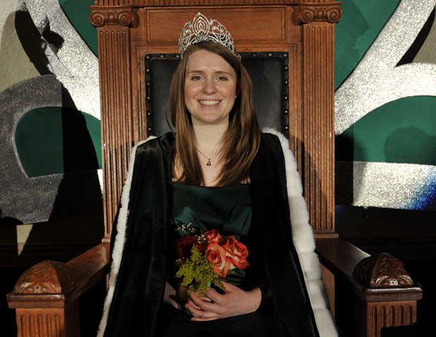 GALLERY: Irish Queen and her court | Globalnews.ca