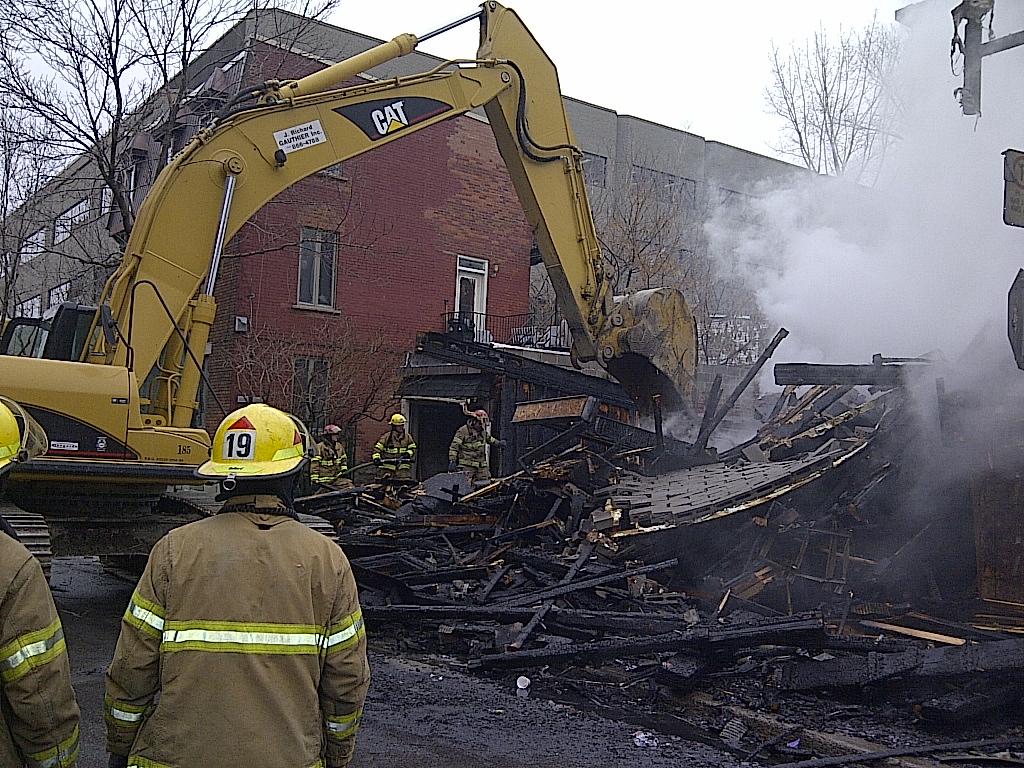 Downtown Montreal fire collapses 3-storey condo | Globalnews.ca