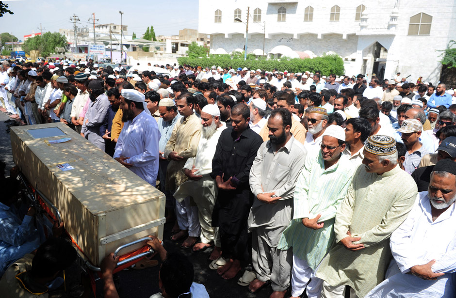 Pakistan mourns their dead | Globalnews.ca