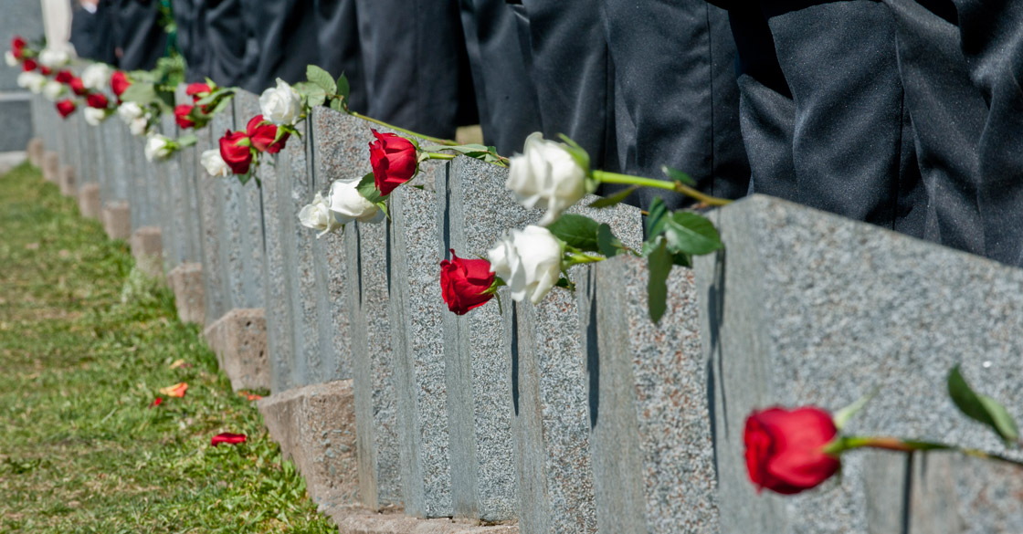 Roses laid on graves of Titanic victims as Halifax honours 100th ...