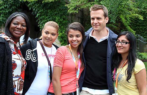 Gallery: ‘Suits’ star Gabriel Macht greets fans in Toronto | Globalnews.ca