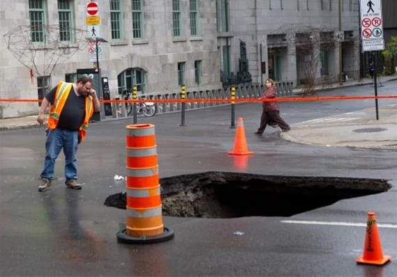 Gallery: Downtown Montreal has another sinkhole | Globalnews.ca