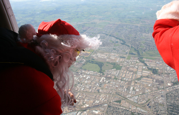 Gallery: Skydiving Santas | Globalnews.ca