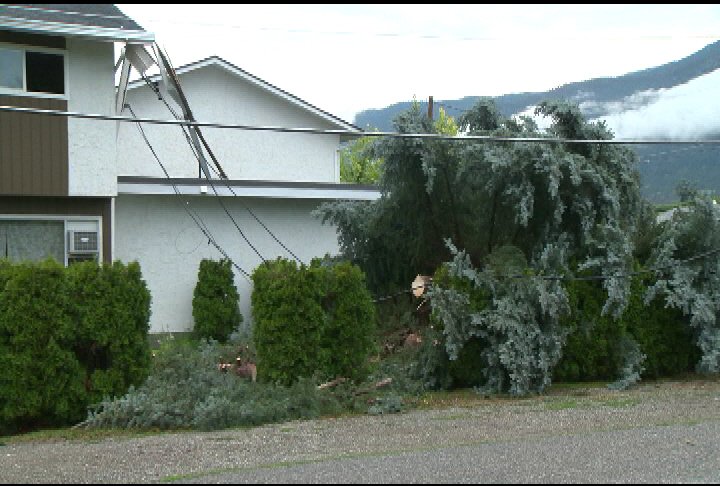 Storm tears through Oliver | Globalnews.ca