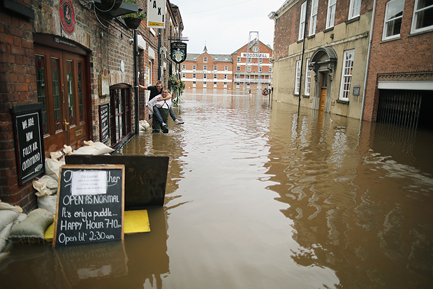 Gallery: Floods, heavy rain hit parts of the UK | Globalnews.ca