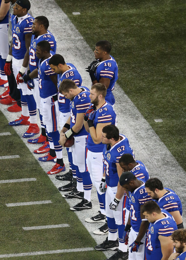 Gallery: NFL players and fans show support for Newtown | Globalnews.ca