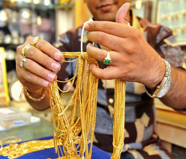 Scam artists selling fake gold from back of car: Halifax police ...