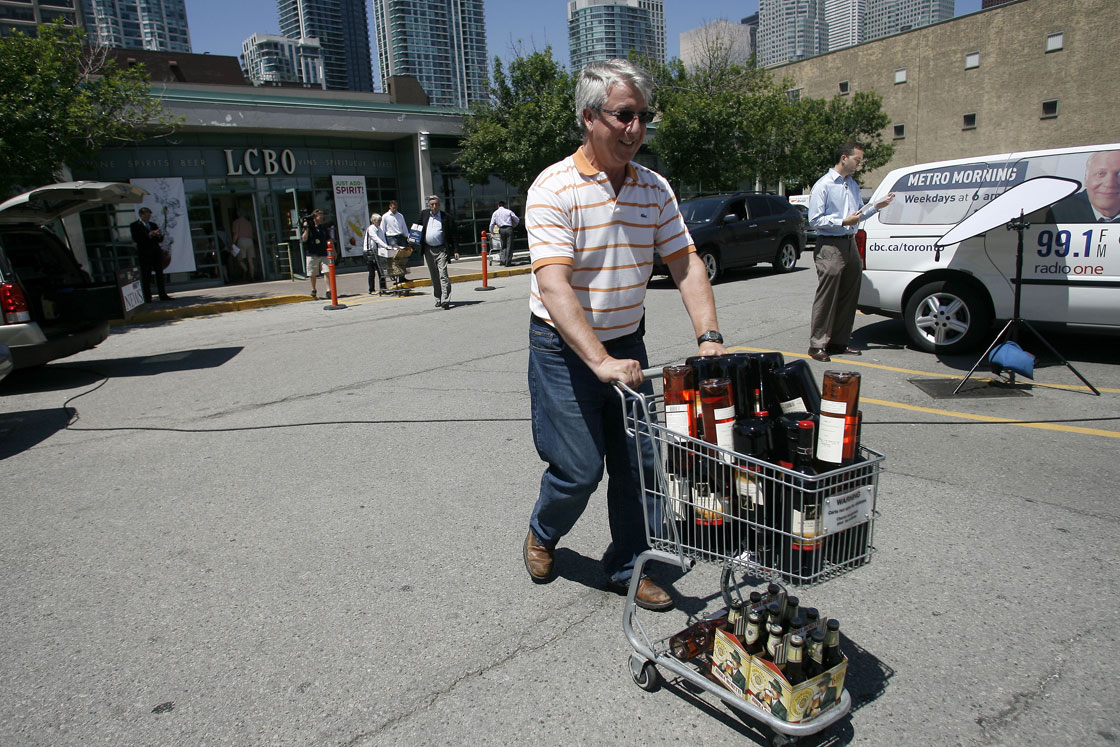 LCBO workers vote in favour of strike mandate | Globalnews.ca