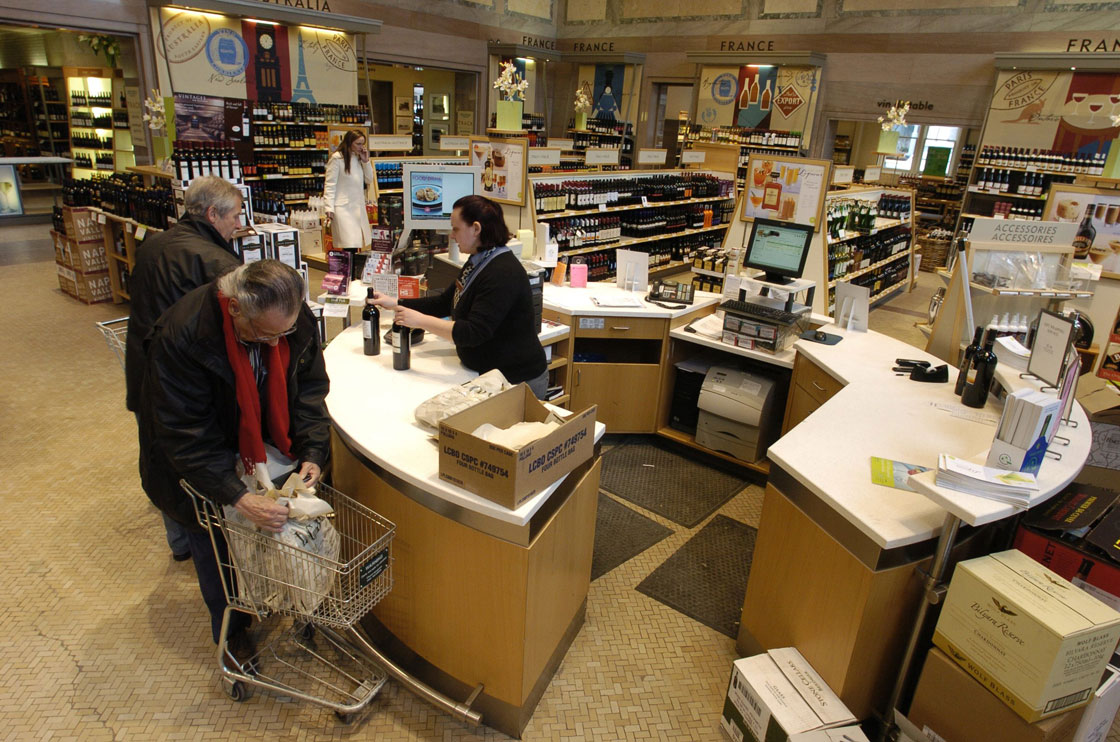 LCBO workers vote in favour of strike mandate | Globalnews.ca