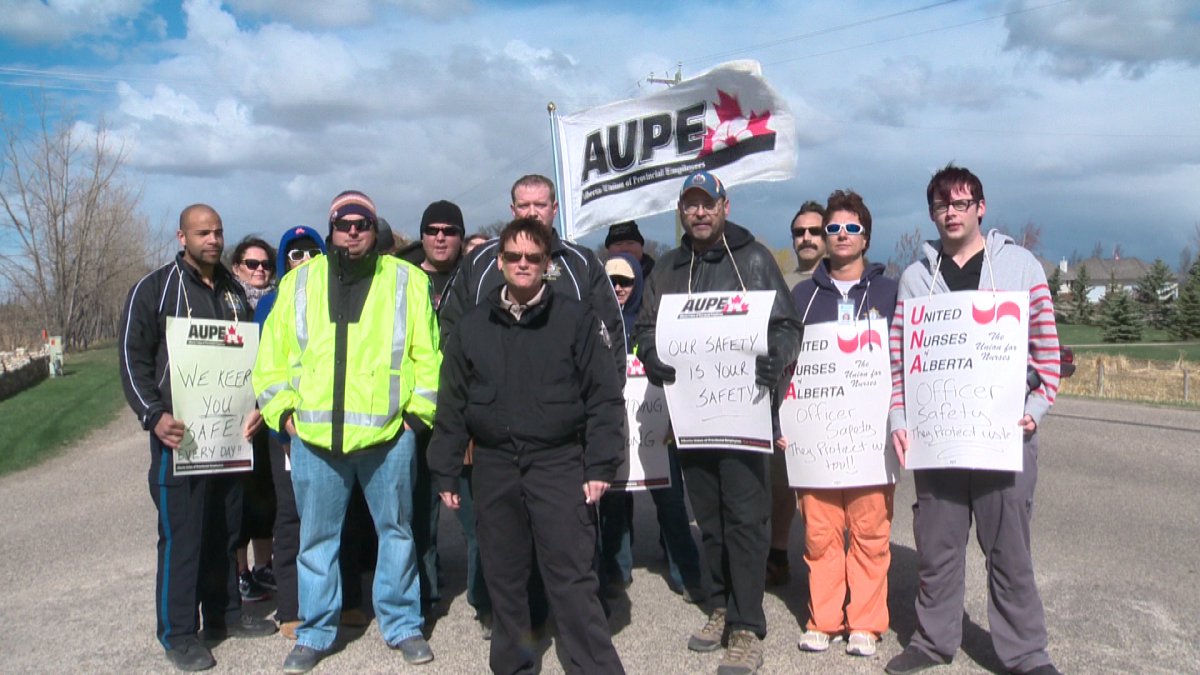 Corrections strike gains momentum in Lethbridge - Lethbridge ...