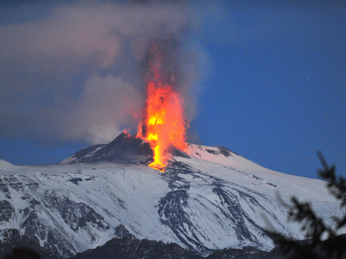 Video: Mount Etna erupts - National | Globalnews.ca