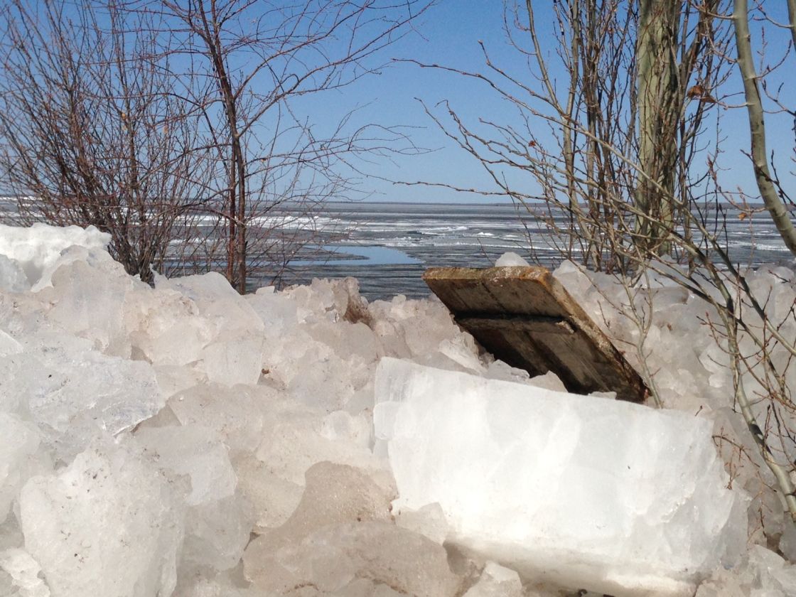 Ice blown off lake damages dozens of Alberta Beach properties ...
