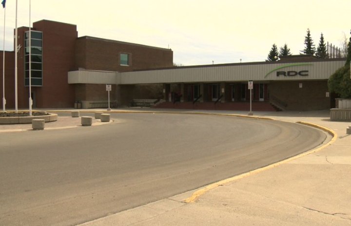 Red Deer College faces layoffs and possible program cuts | Globalnews.ca